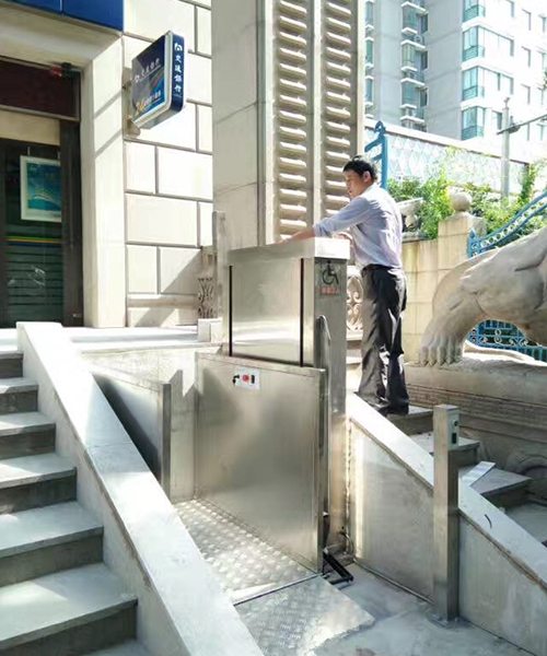 How to correctly use the elevator for the disabled | Disabled platform ...